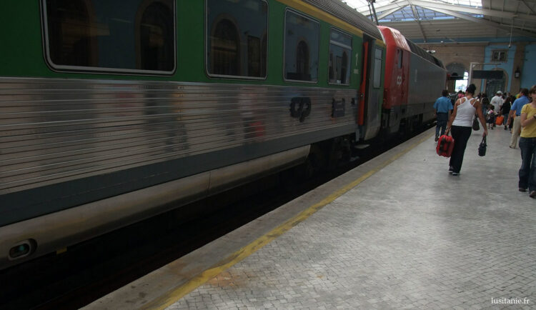 O comboio em Portugal: de Lisboa ao Porto, Linha do Norte * Caminhos de ...